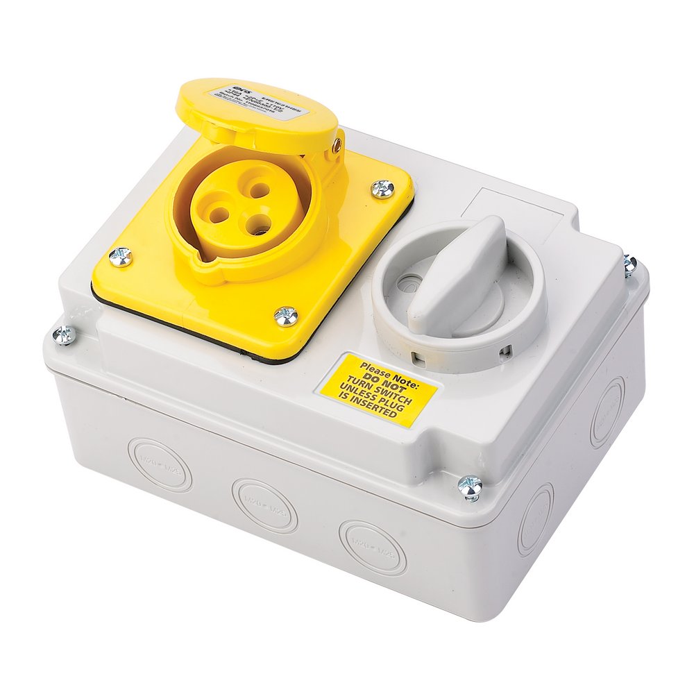 IP44 Horizontal Interlocked Switch Socket 16A 2P+E 110V