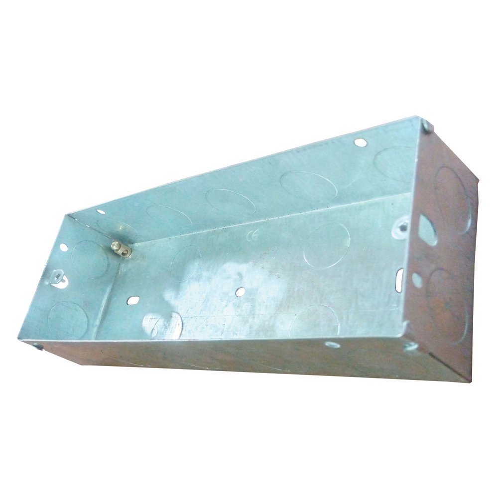 35mm 3 Gang Flush Metal Switch & Socket Box with Earth Tag & 20mm Knockouts