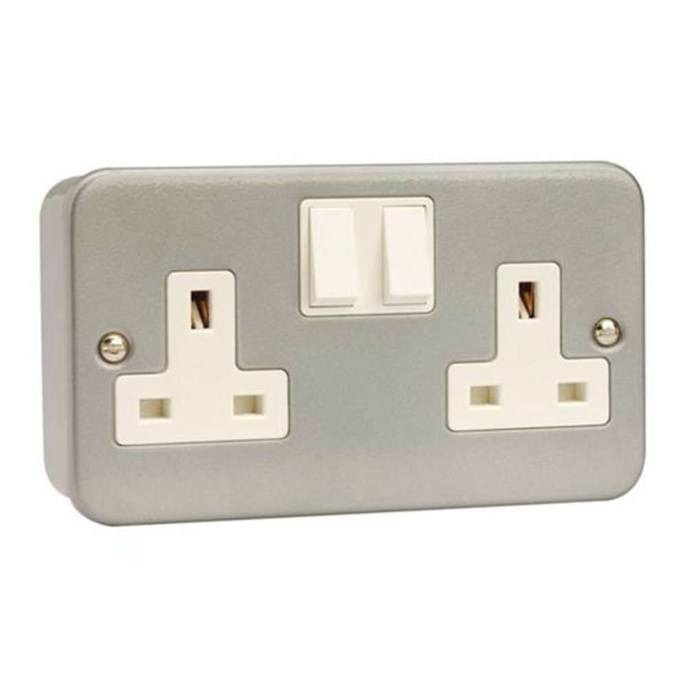 Click Essentials 13A 2 Gang Double Switched Socket Dual Earth Metal Clad Click Essentials 13A 2 Gang Double Switched Socket Dual Earth Metal Clad